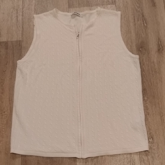 Alia | Tops | Alia White Sleeveless Boxy Tank Top With Mandarin Collar ...